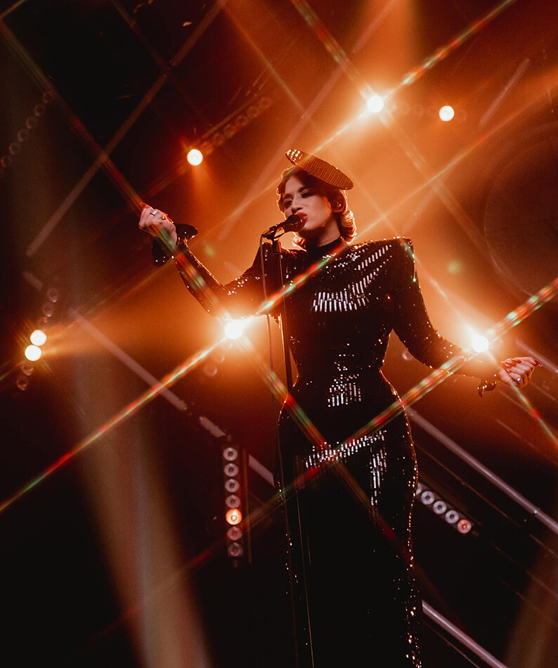 Tout savoir sur La Zarra, chanteuse qui représentera la France à l ...