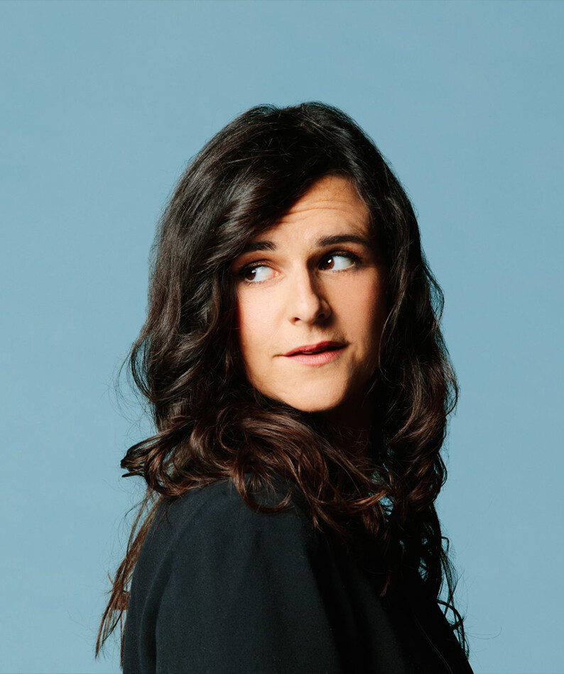 Découvrez l'humoriste Laura Domenge, une nuit de rires et de ...